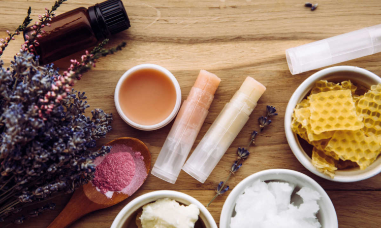 Labbra secche e screpolate: rimedi e prodotti naturali