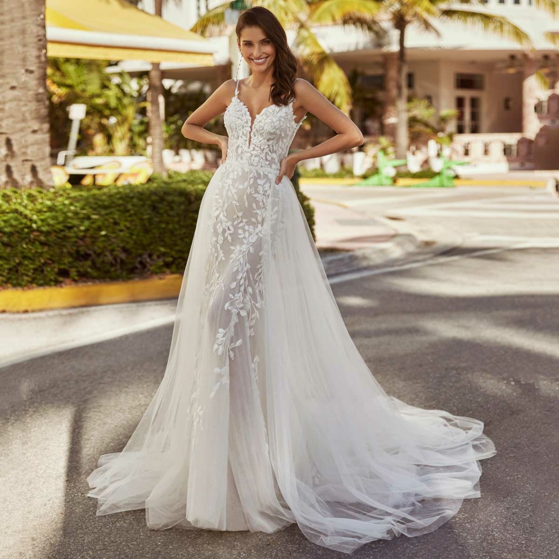 Abiti da sposa in pizzo 2024: 12 capolavori di eleganza!