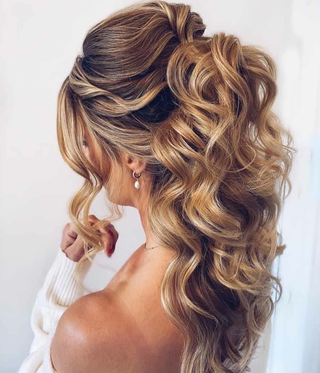 Acconciature capelli ricci: 200 idee semplici e bellissime