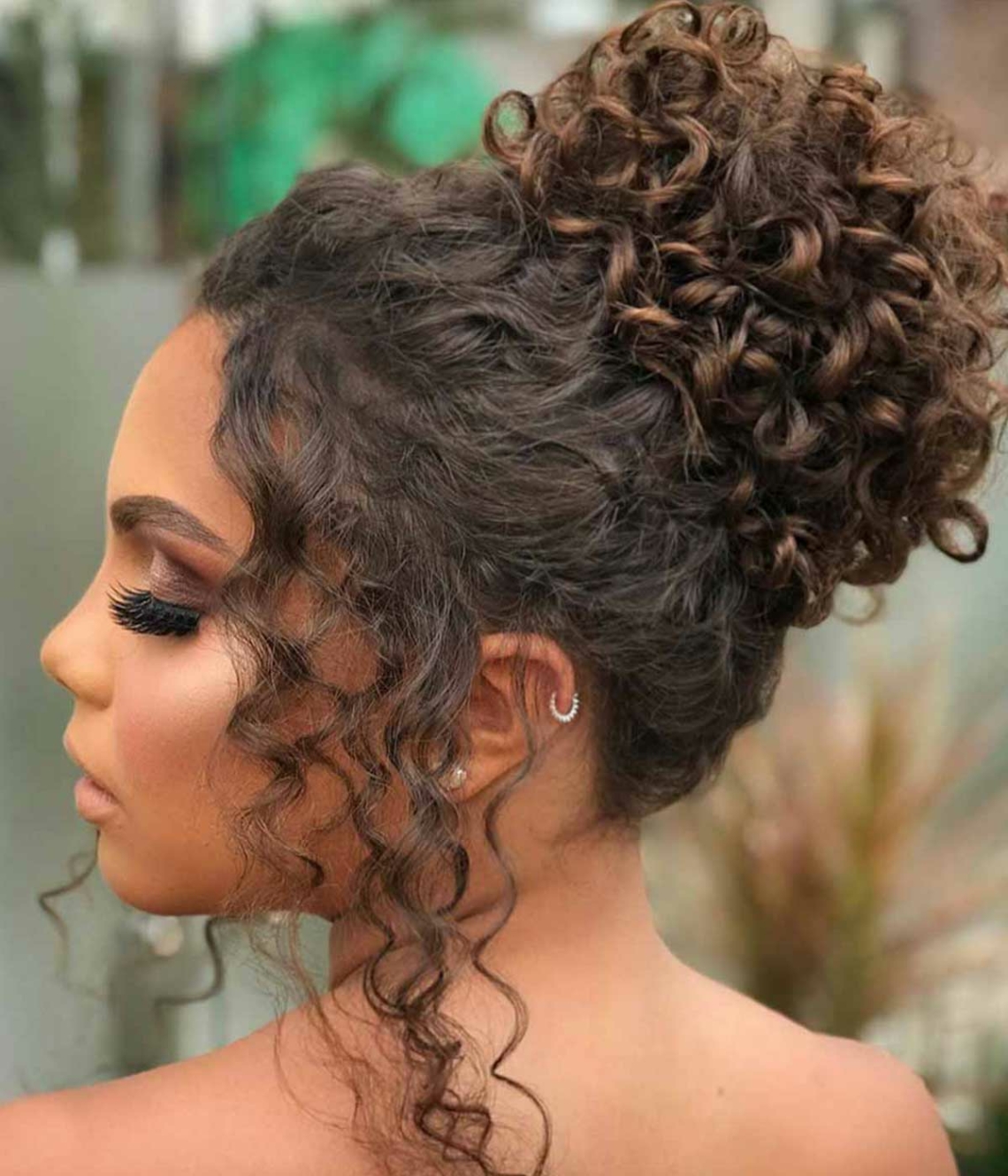 Acconciature capelli ricci: 200 idee semplici e bellissime