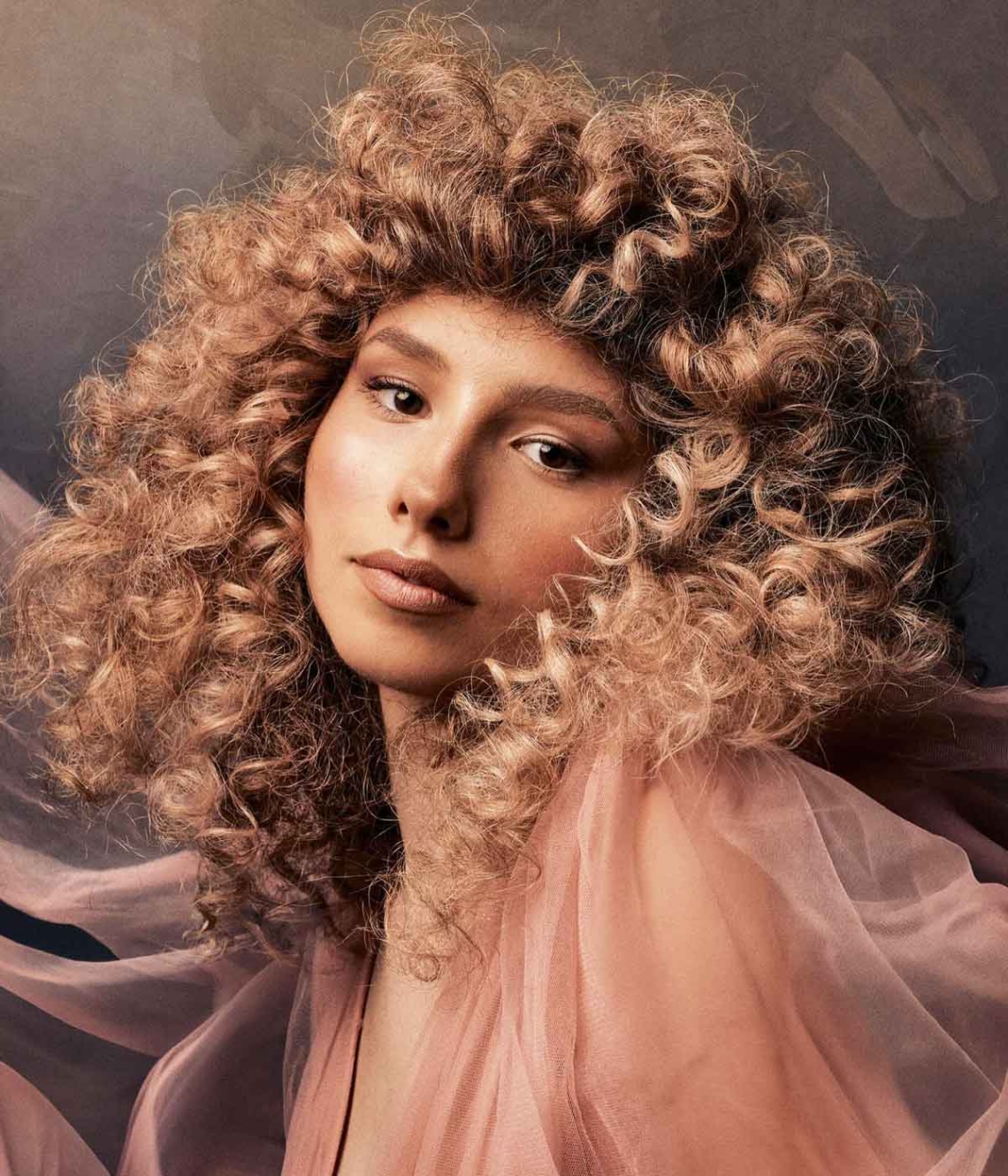 Lara Johnson Lifestyle tagli capelli 2024: look romantici