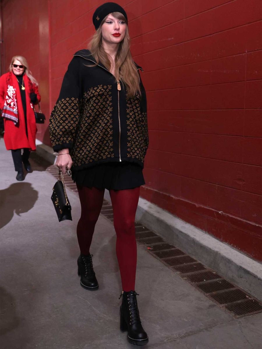 Taylor Swift con un look Louis Vuitton a Kansas City